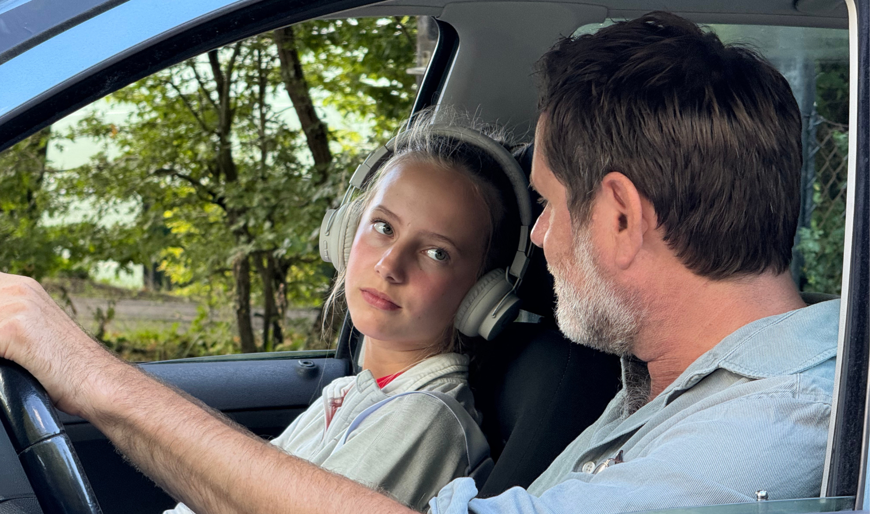 ‘Vraag het anders’: nieuwe campagne helpt ouders te praten over eenzaa | Kinderpostzegels